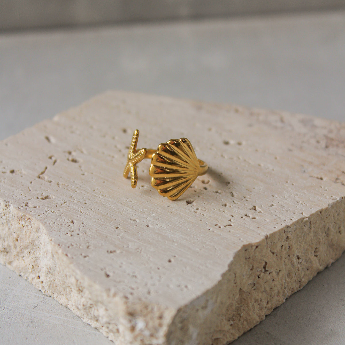 Anillo Starfish y Shell Dorado – Agua de Sol
